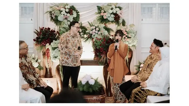 6 Potret Ikke Nurjanah dan Aldi Bragi Dampingi Adira Kania di Momen Lamaran - ShowBiz Liputan6.com