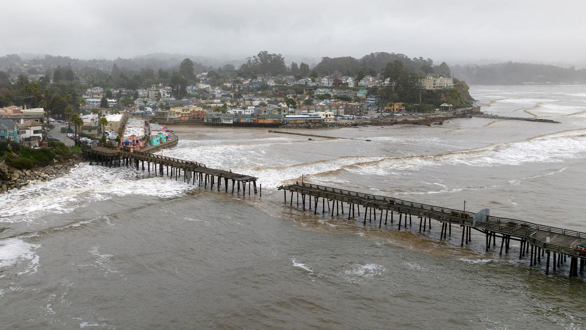Badai Bom Rusak Dermaga di California - Foto Liputan6.com