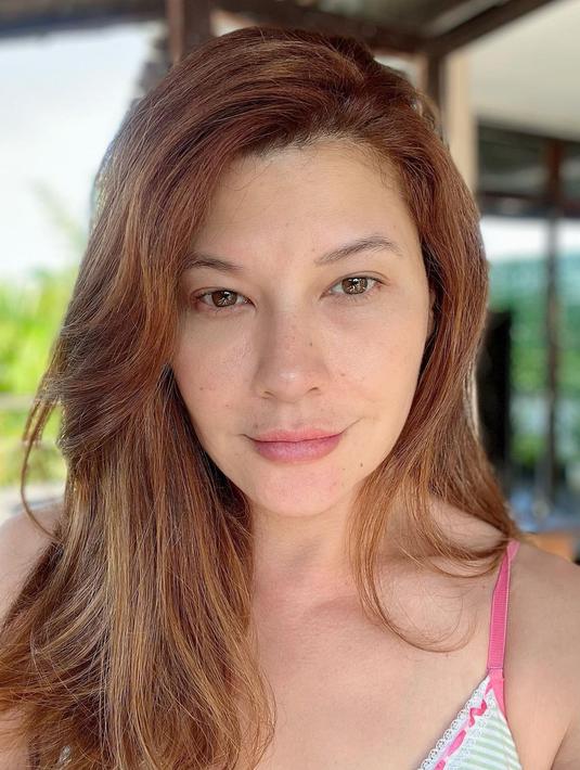 7 Potret Tamara Bleszynski Tampil Awet Muda Tanpa Makeup, Kulitnya Skin ...