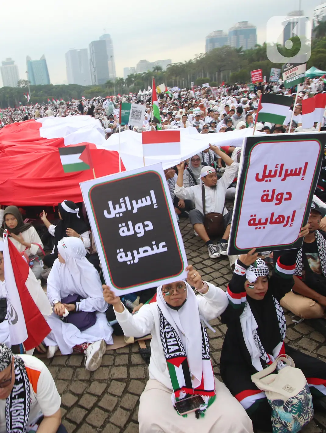 Foto Udara Suasana Aksi Bela Palestina di Kawasan Monas - Foto Liputan6.com