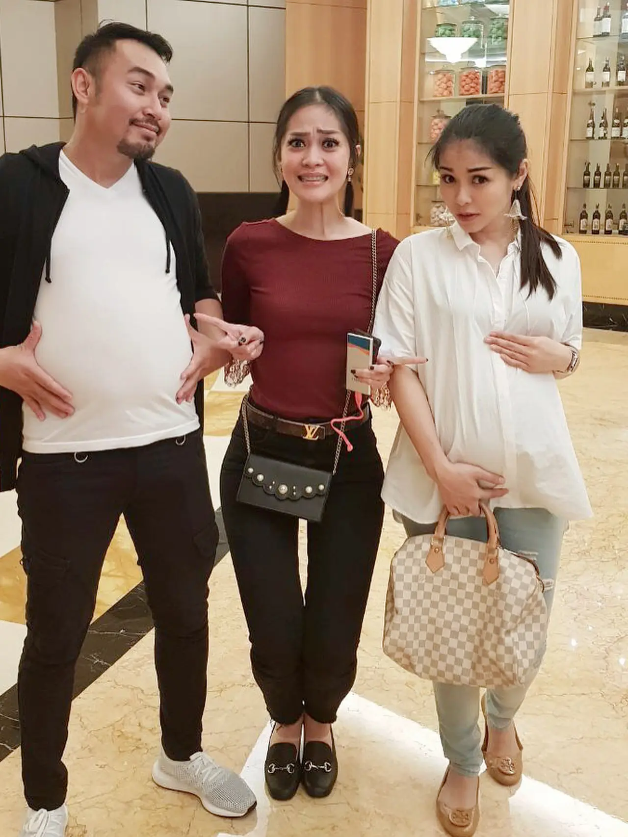 6 Fakta Metha Yunatria, Istri Uki NOAH yang Cantik Berhijab - Hot ...