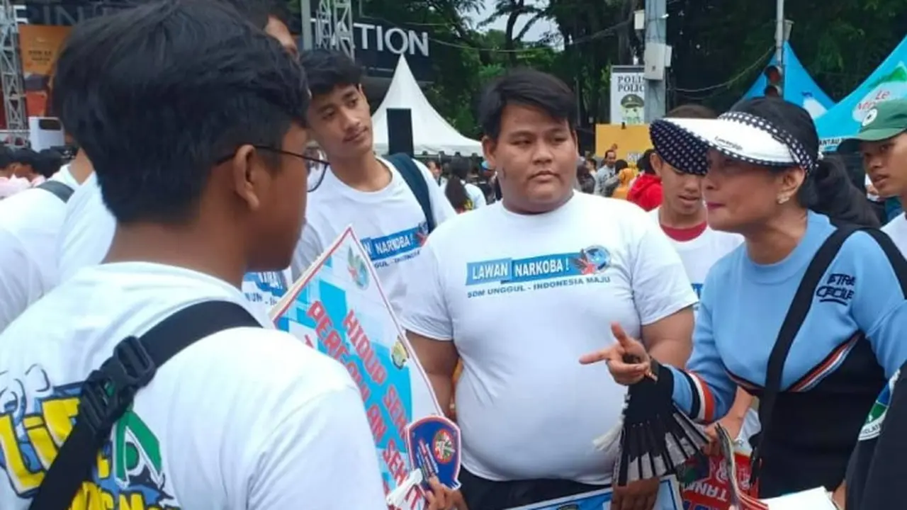 Potret Polisi Cantik Vivick Tjangkung, Dulu Jadi Penyanyi dan ...