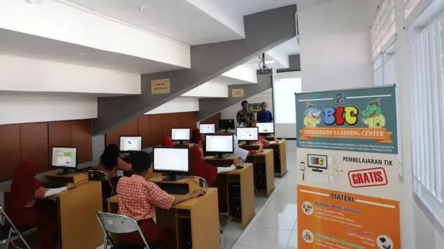 5 Potret Tri Rismaharini Resmikan Broadband Learning Center, Fasilitas ...