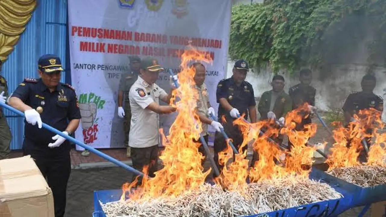 Jutaan Batang Rokok Ilegal Dimusnahkan di Jember, Nilainya Capai Miliaran Rupiah - Surabaya ...