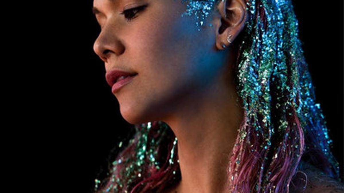 Glitter Roots, Tren Rambut Populer di Layar Instagram - Beauty Fimela.com