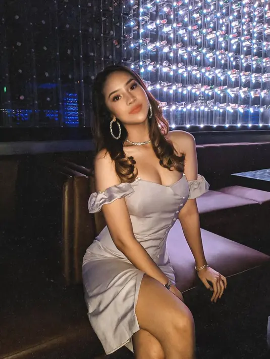 Ramai Soal Foto Nude, Intip Sederet Gaya Anya Geraldine - Photo Fimela.com