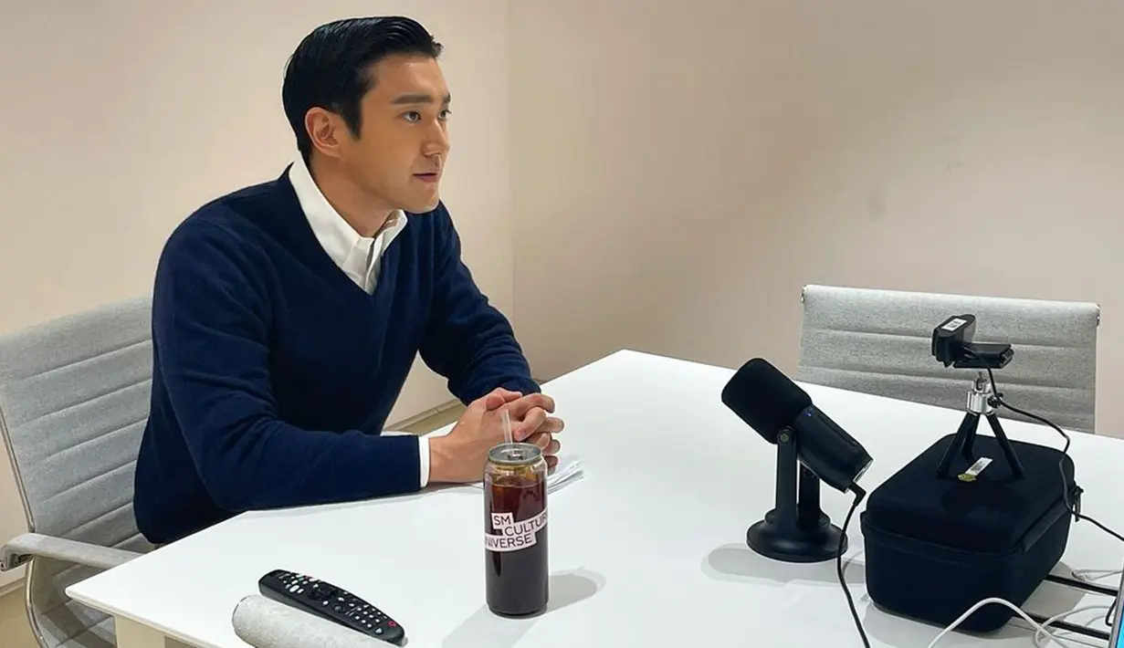Gaya Siwon Super Junior dengan Style Semi Formal, Bak CEO Muda - Foto ...