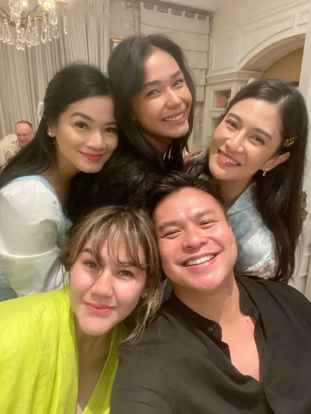 6 Potret Pemain Film AADC yang Kembali Reuni Ini Bikin Nostalgia - Hot ...