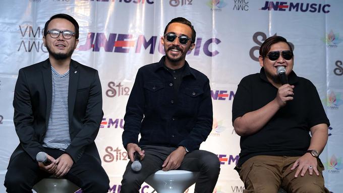 Rilis Album Self Titled, ST12 Hadir dengan Warna Baru - Entertainment ...