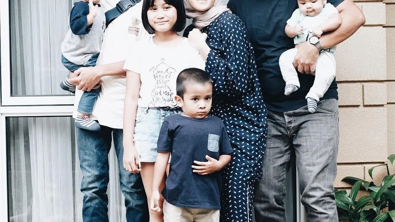 Perubahan Enno Lerian, Dulu Imut Sekarang Jadi Mahmud - Entertainment ...