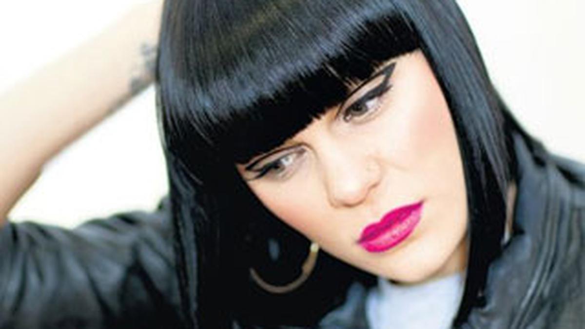 Penyanyi Jessie J Terjebak di Toilet - ShowBiz Liputan6.com
