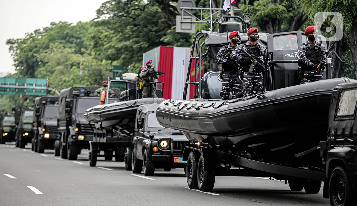 Presiden Jokowi Saksikan Defile Tiga Matra TNI - Foto Liputan6.com