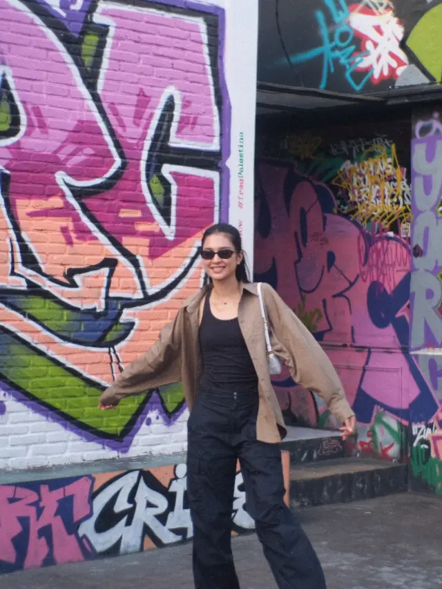 7 Potret Mesra Mikha Tambayong dan Deva Mahenra Liburan di Jogja - Hot ...