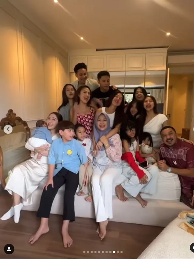 6 Potret Tyna Dwi Jayanti Ultah ke-35, Rayakan Bareng Dua Anak Gadisnya ...