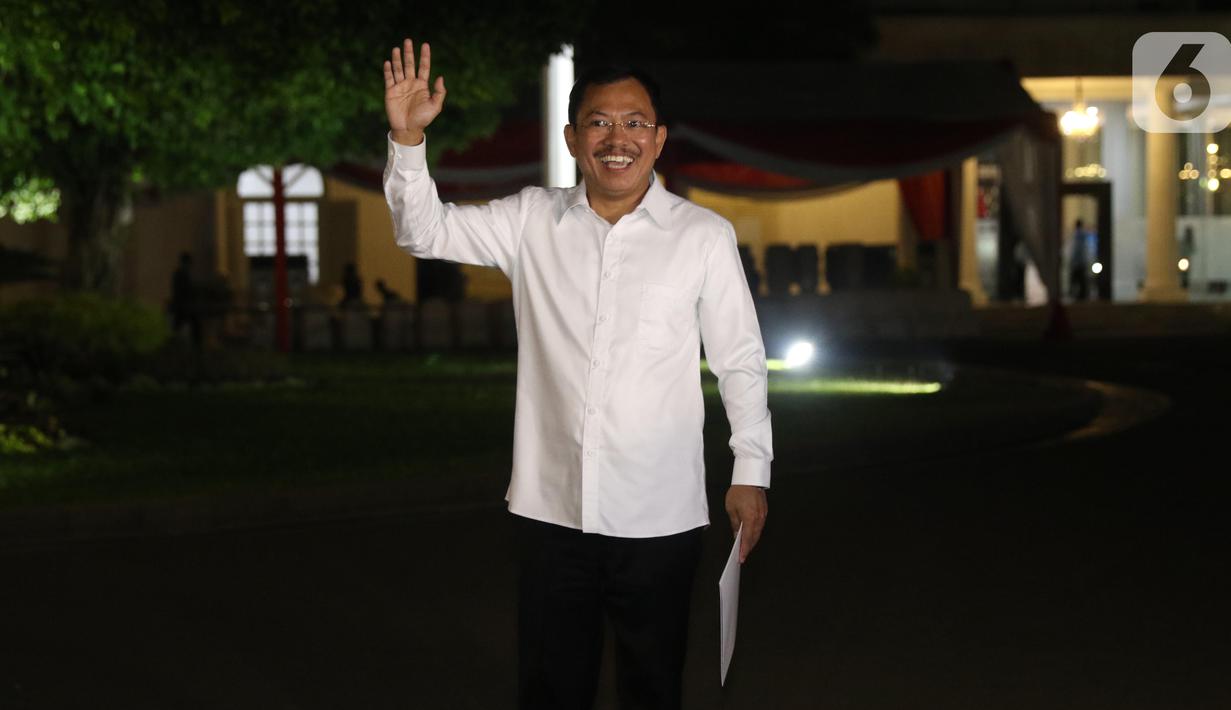 FOTO: Dokter Terawan Tinggalkan Istana dengan Senyum - Foto Liputan6.com