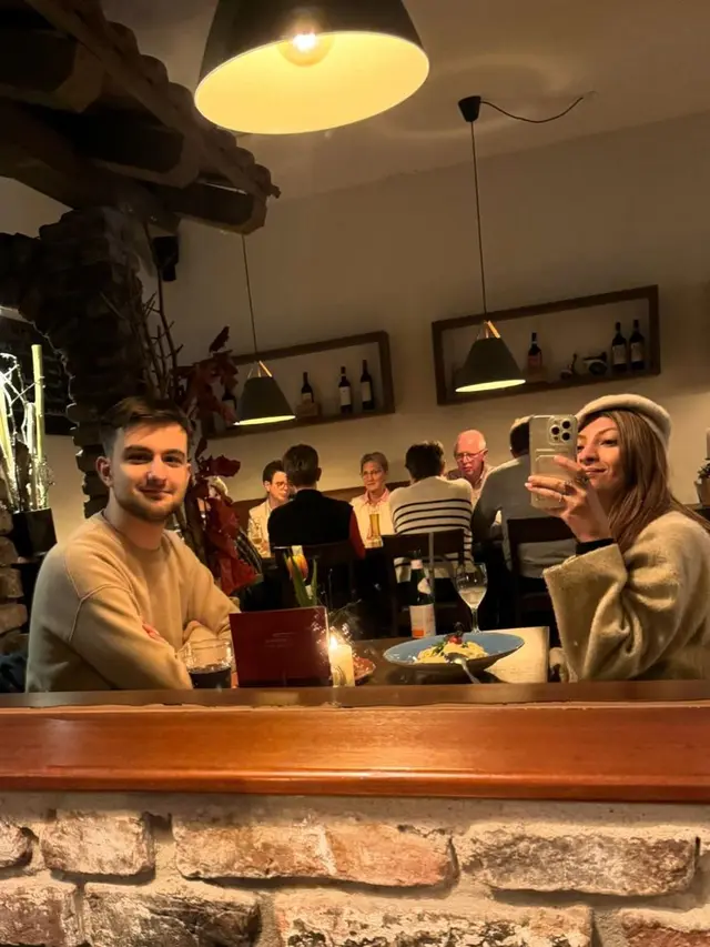 Sambangi Peternakan Kuda, Ini 6 Potret Sarah Keihl dan Killian Potter ...