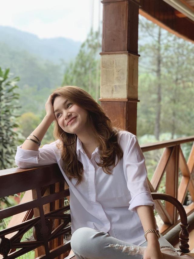 Main Sinetron Nania Dunia Lain, Ini 7 Gaya Kasual Icha Nabilah saat ...