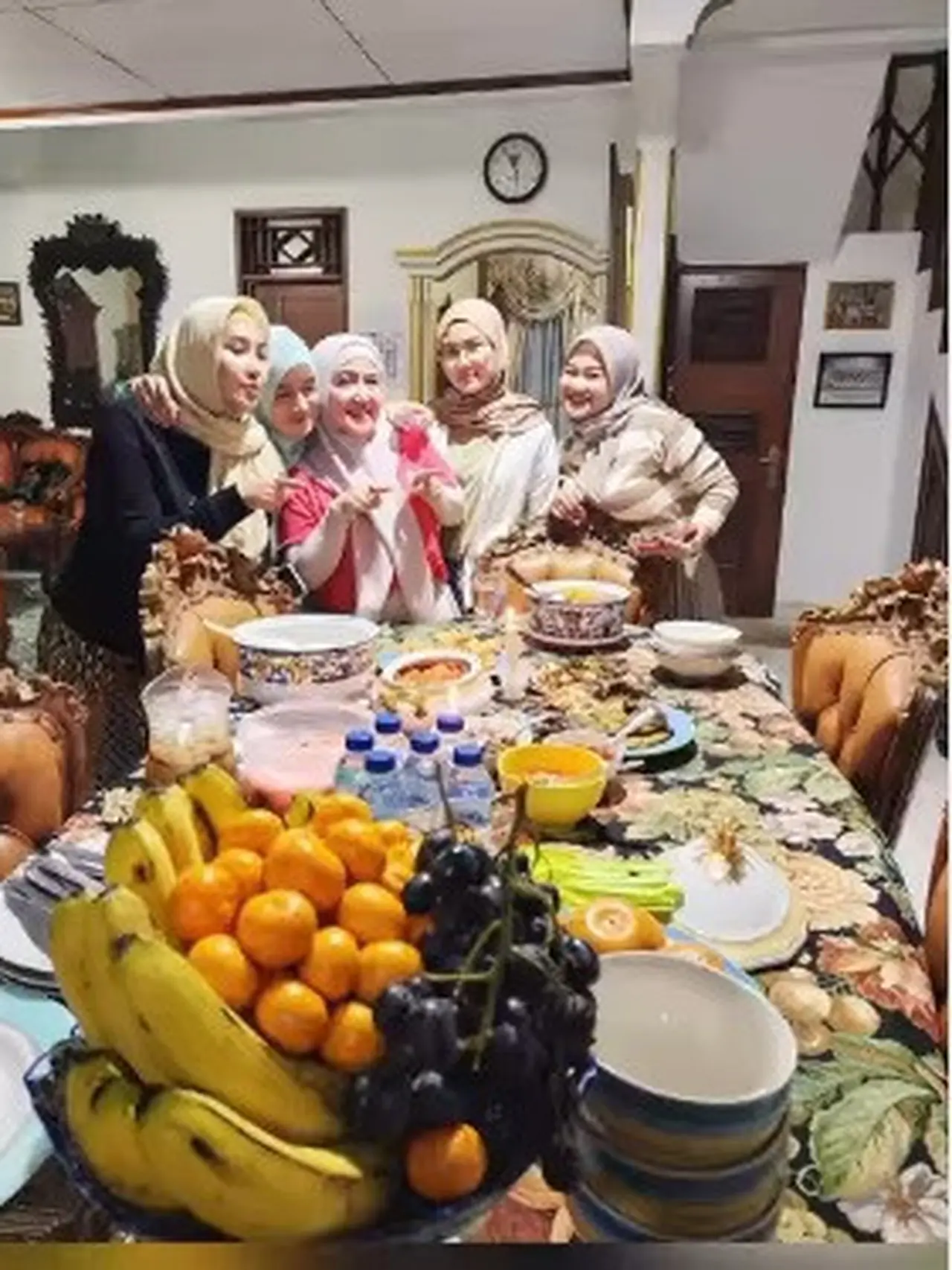 6 Potret Manis Manja Group Reuni Saat Buka Puasa Ramadhan: Mantan Suami ...