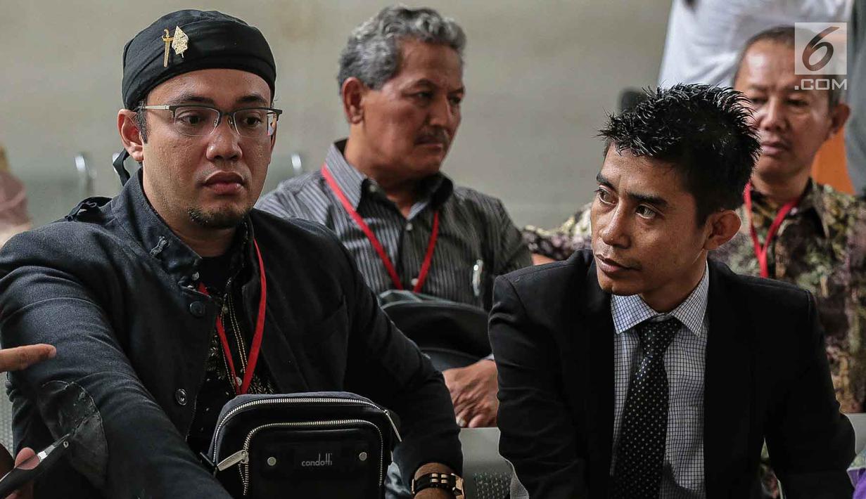 FOTO: Selesaikan Hak Asuh Anak, Sandy Tumiwa - Tessa Kaunang Jalani ...