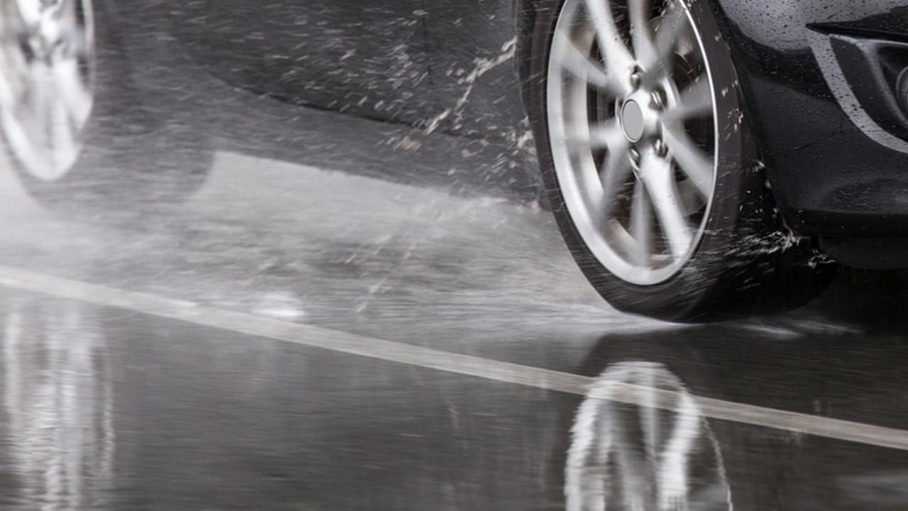 Todesfalle Asphalt Was Kann Aquaplaning Wasserglatte Zur Folge Habenfeed