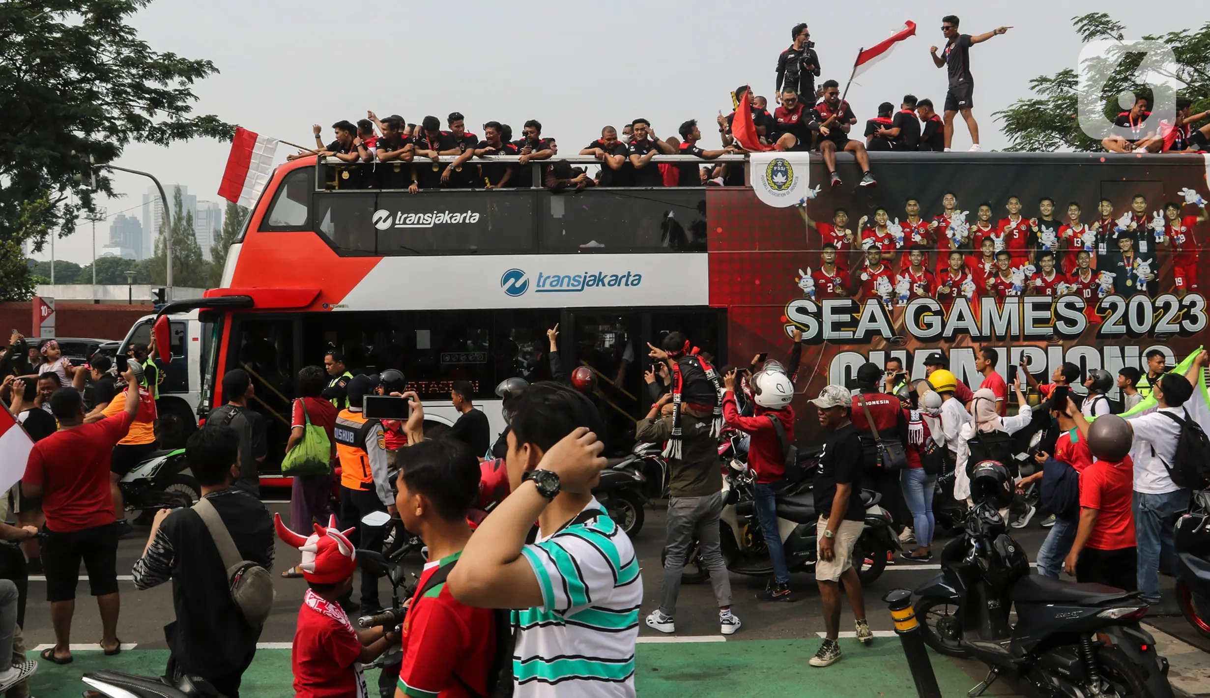 Antusiasme Warga Sambut Arak-arakan Timnas Indonesia U-22 - Foto ...