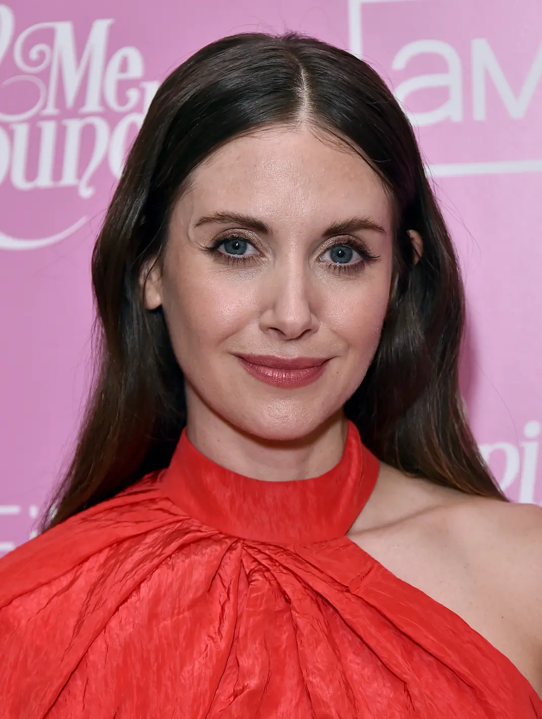 Penampilan Cantik Alison Brie dan Aubrey Plaza di Pemutaran Perdana ...