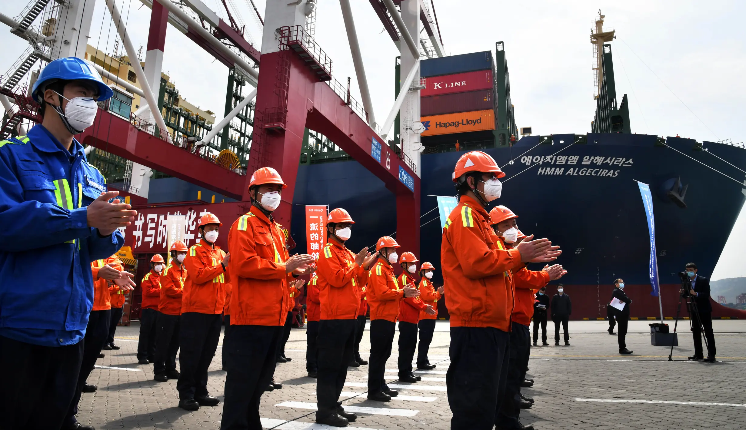 FOTO: Pelayaran Perdana Kapal Kontainer Terbesar di Dunia - Foto Liputan6.com