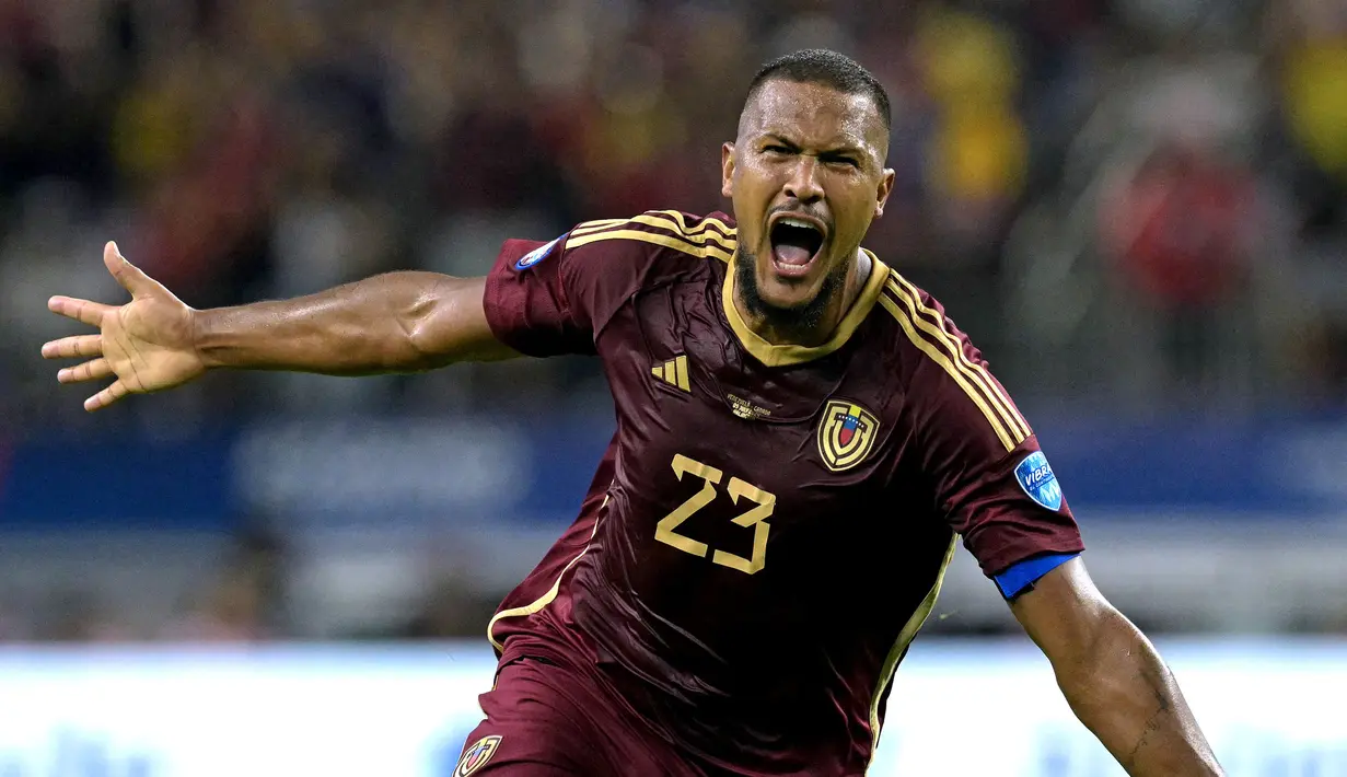 Foto: Momen Gol Jarak Jauh Jose Rondon ke Gawang Venezuela di Copa ...