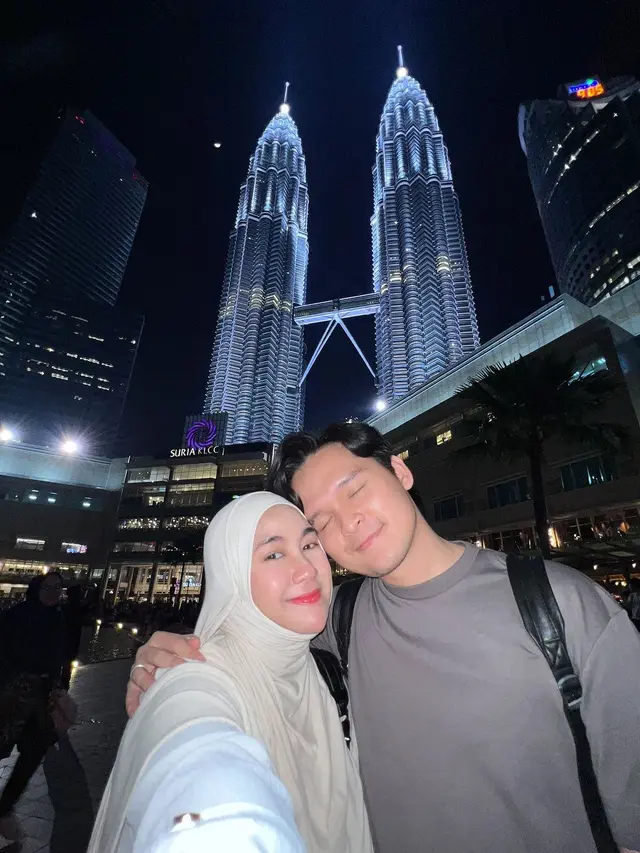 8 Momen Anisa Rahma dan Anandito Dwis Babymoon di Malaysia, Pamer Kemesraan - Hot Liputan6.com