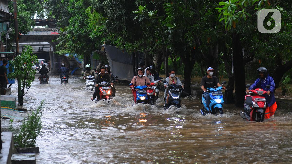 Diguyur Hujan Sejak Semalam, Duta Kranji Bekasi Banjir - Foto Liputan6.com