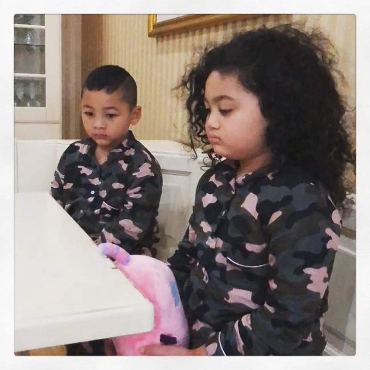 6 Potret Amora dan Kellen Lemos, Anak Kris Dayanti Kompak Sejak Kecil - Hot Liputan6.com