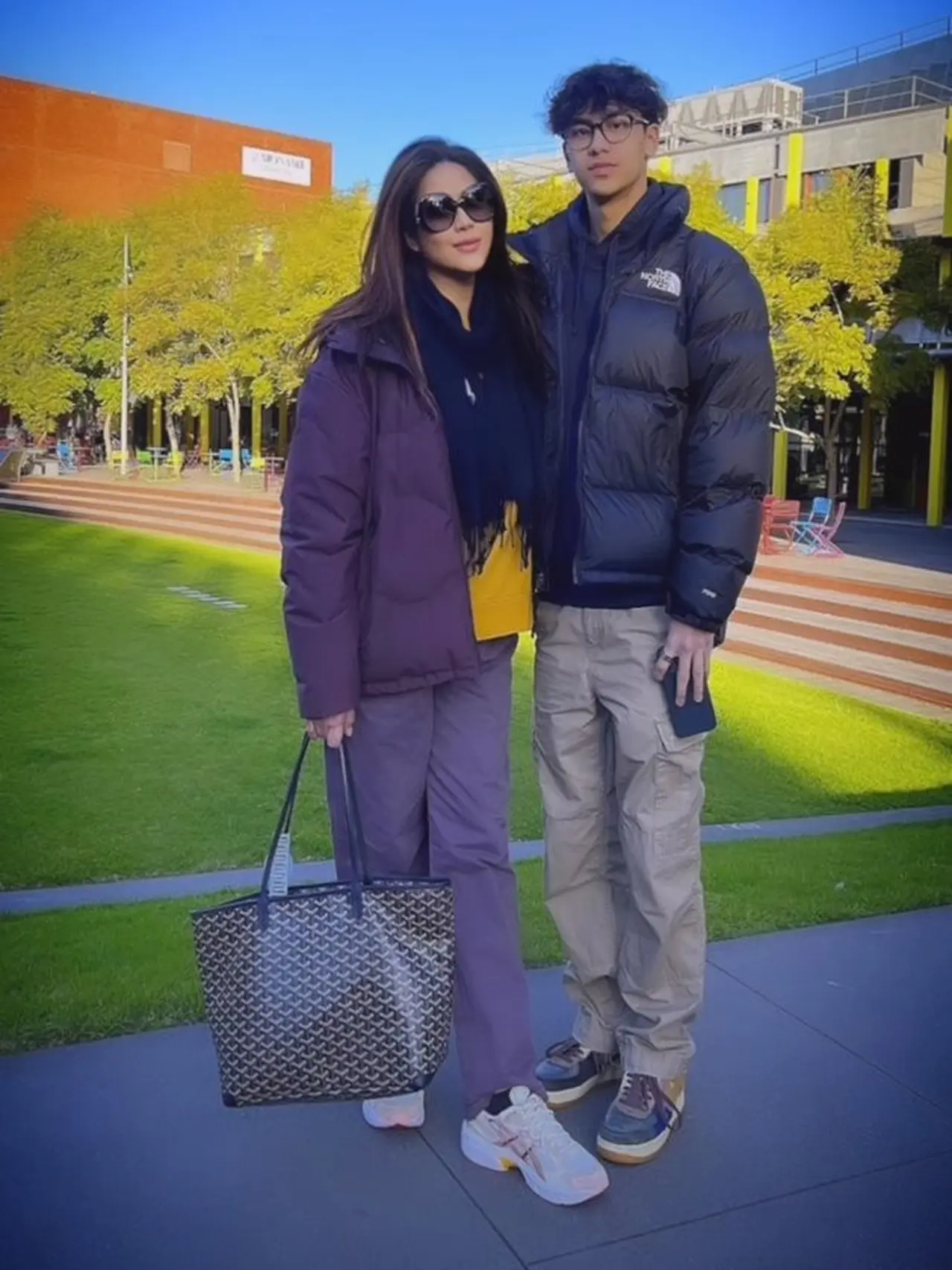 Gantengnya Nggak Kalah dengan Sang Ayah, Ini 6 Potret Tampan Khayru ...