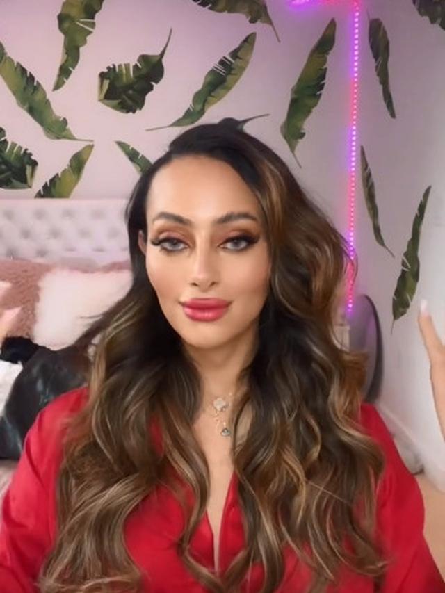 Sosok Emira D'Spain, Model Transgender Kulit Hitam Pertama Victoria's ...