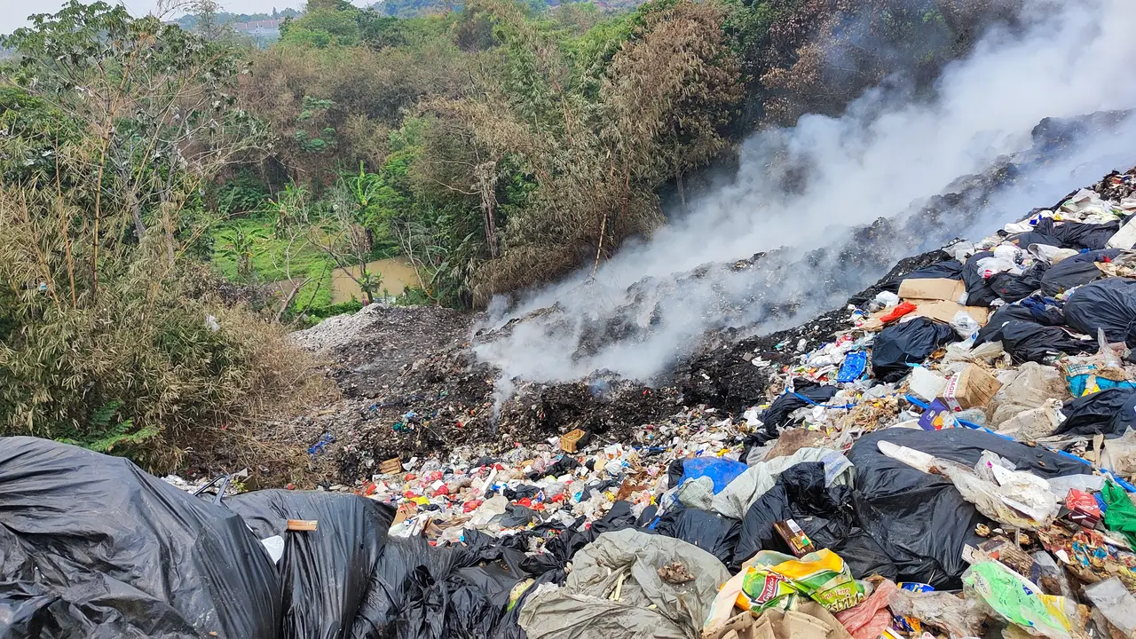 Hentikan Praktik Open Dumping Sepenuhnya, KLH Mulai dari 37 TPA per 10 ...