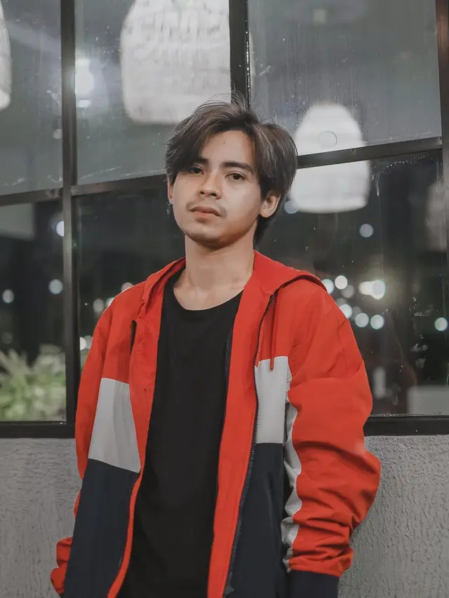 6 Potret Terbaru Arnold Leonard, Pemeran Bisma di Sinetron ‘Mermaid In ...