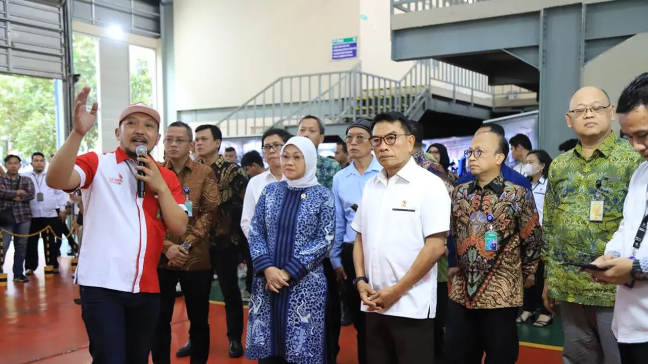 Menaker Ida Dampingi Kepala Staf Presiden Tinjau Pelatihan Vokasi