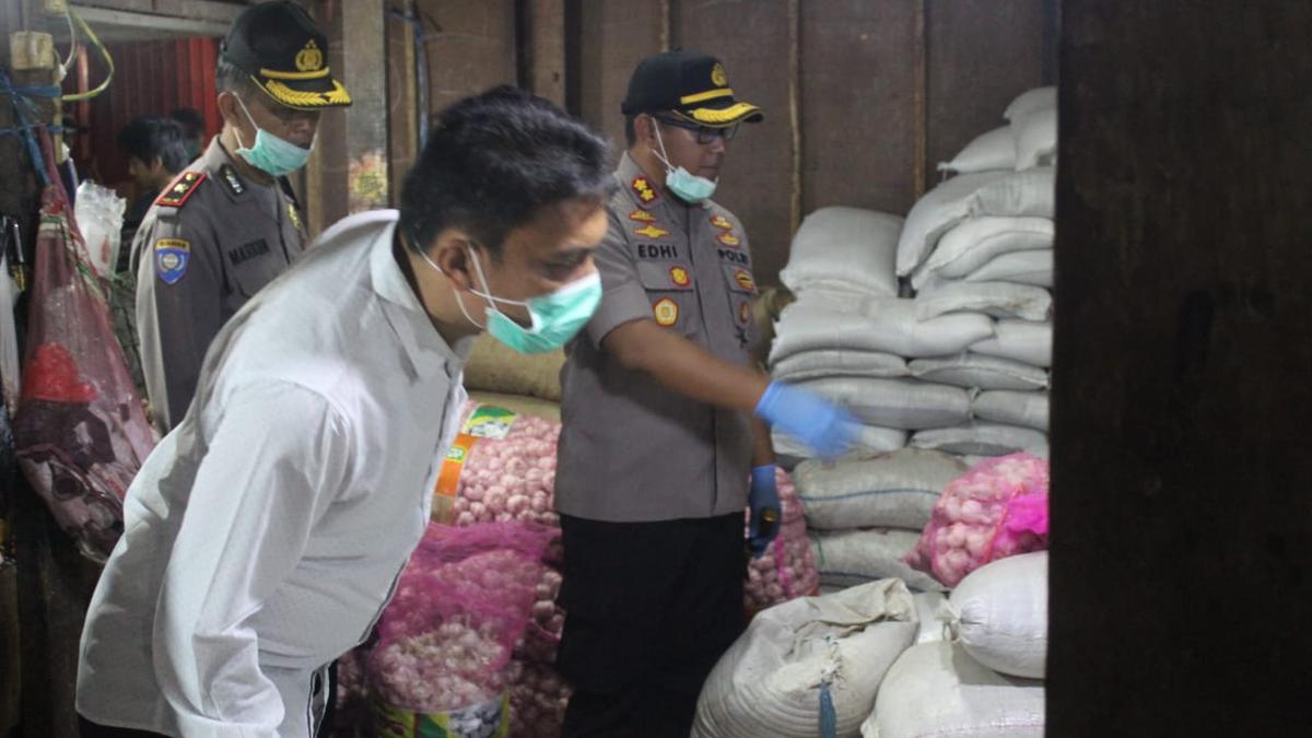 Ada Lonjakan Harga Sembako, Bulog Kediri Sidak Pasar - Surabaya ...