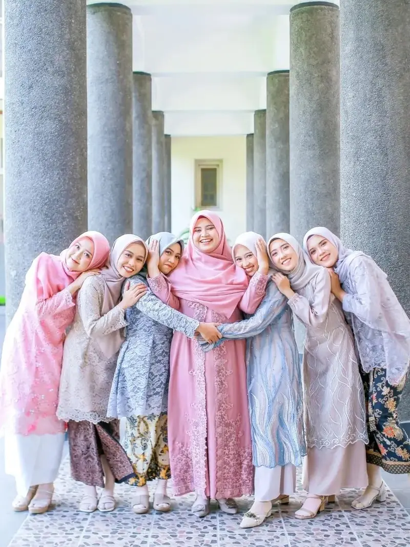 Kebaya Muslim Wisuda