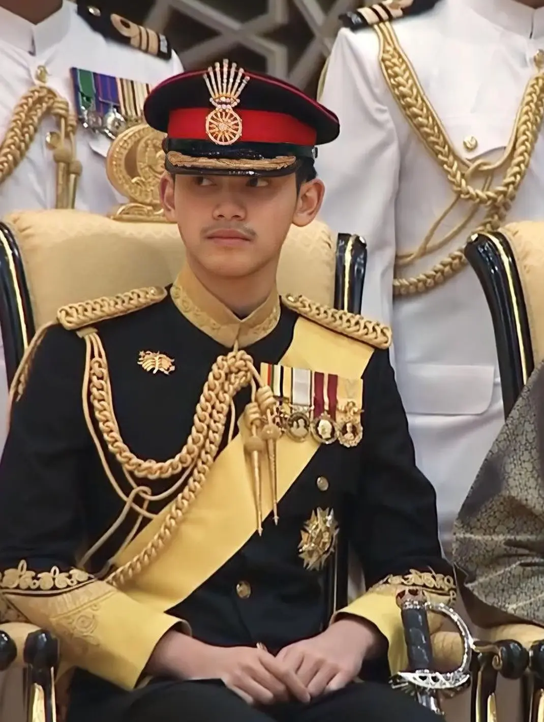 8 Tampilan Pangeran Brunei Darussalam Abdul Wakeel Tak Kalah Memesona ...