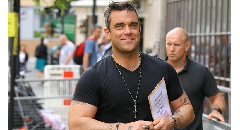 Gara-Gara Botox, Penampilan Baru Robbie Williams Bikin Pangling