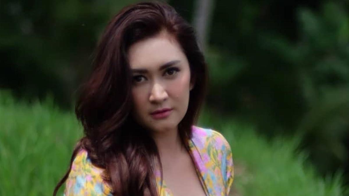 FOTO: Pesona Nafa Urbach Tetap Cantik di Usia 42 Tahun
