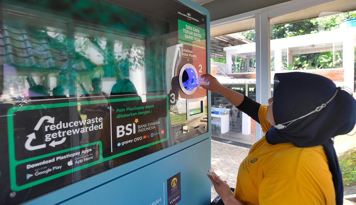 Penukaran Botol Plastik Jadi Saldo Rekening Bank di Depok - Foto ...