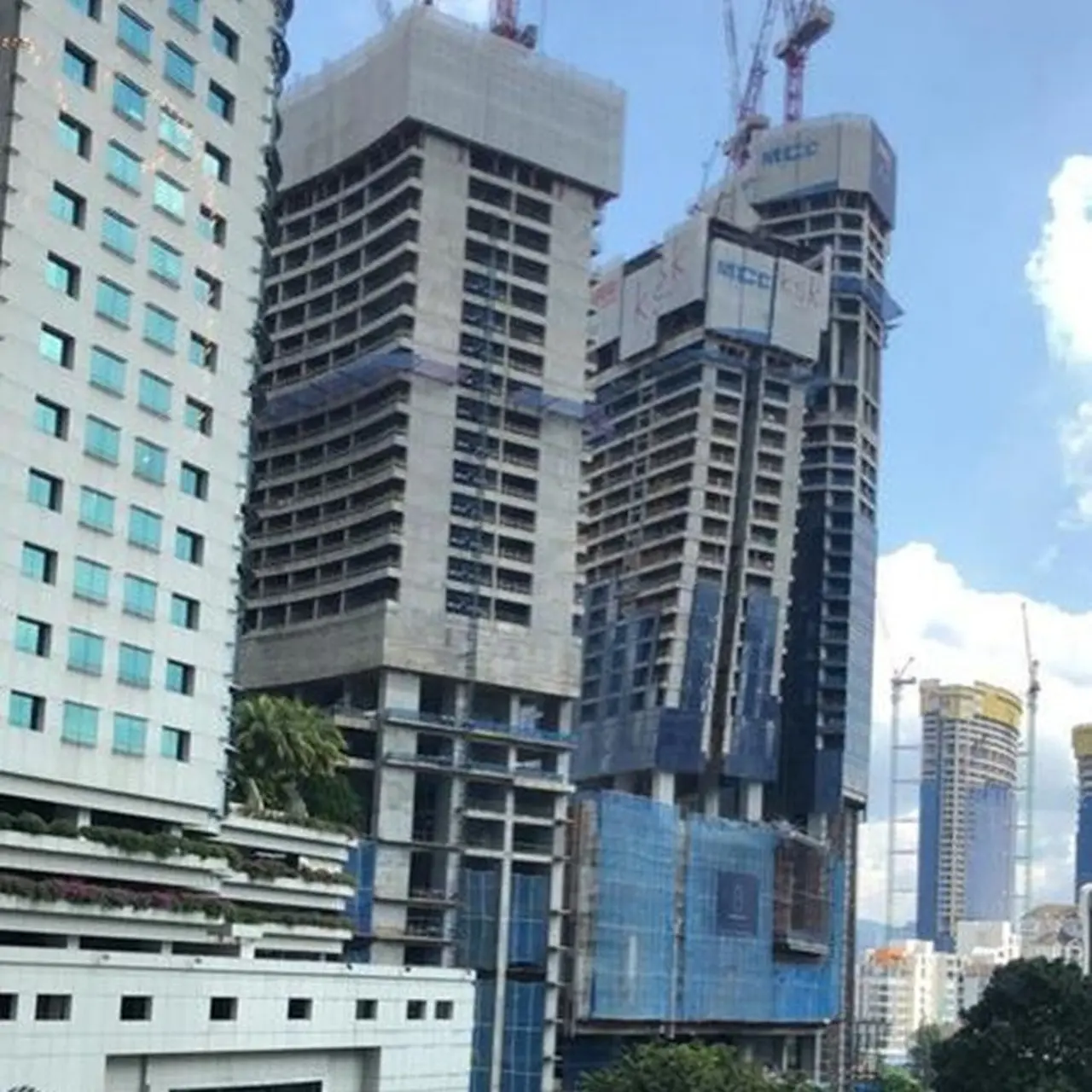 Fakta di Balik Kehebohan Gedung yang Ramai Disebut Bakal Roboh ...