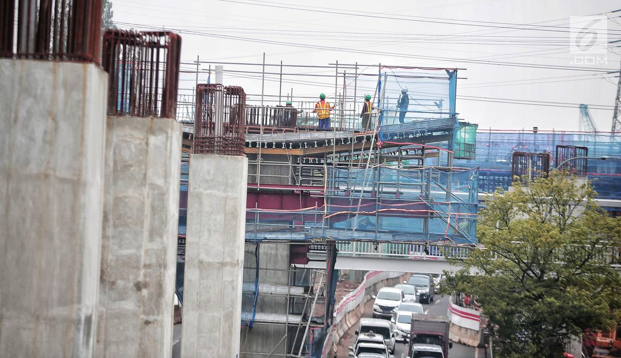 FOTO: Menengok Progres Pembangunan Stasiun LRT Cawang - Foto Liputan6.com