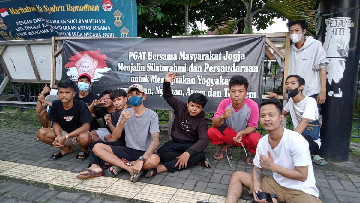 Syawalan Warga Caturtunggal Selipkan Keinginan Bebas dari Aksi Gejayan ...