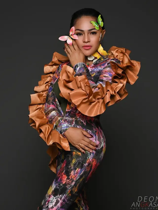 Penyanyi Mitha Talahatu Dibuatkan Baju Khusus oleh Desainer Nicolaas ...