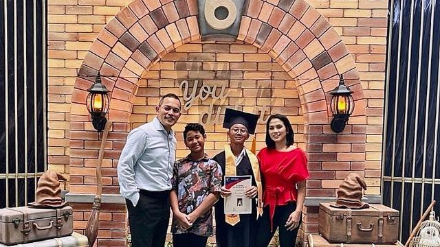 6 Potret Keluarga Kecil Anindhita Anestya Anak Kedua Aburizal Bakrie ...