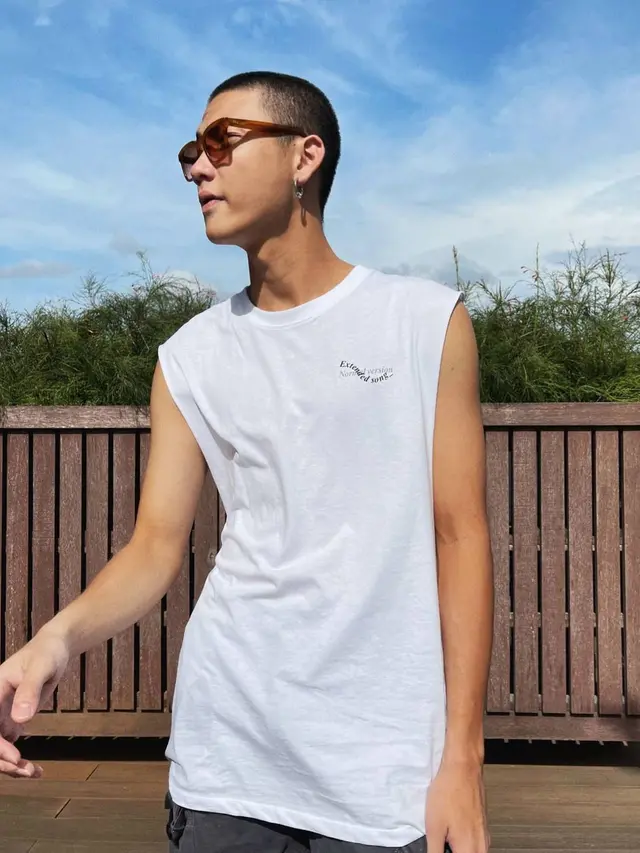 7 Potret Adam Rosyadi, Model yang Dikabarkan Dekat dengan Agnez Mo ...