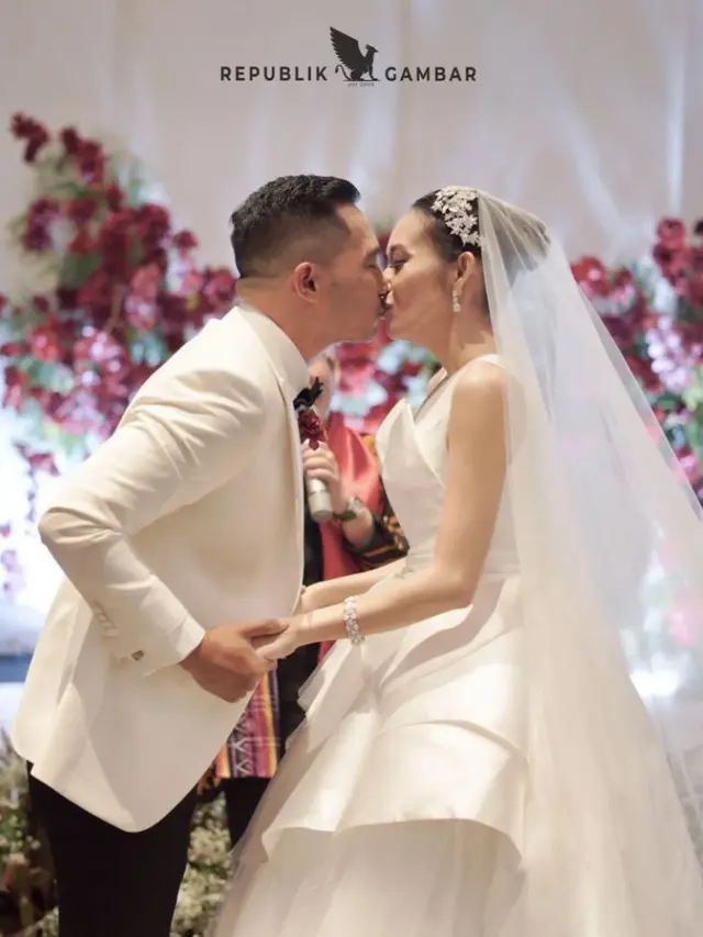 5 Potret Mewah Pernikahan Yama Carlos dan Carina Ivola di Jakarta, Digelar Privat - Hot Liputan6.com