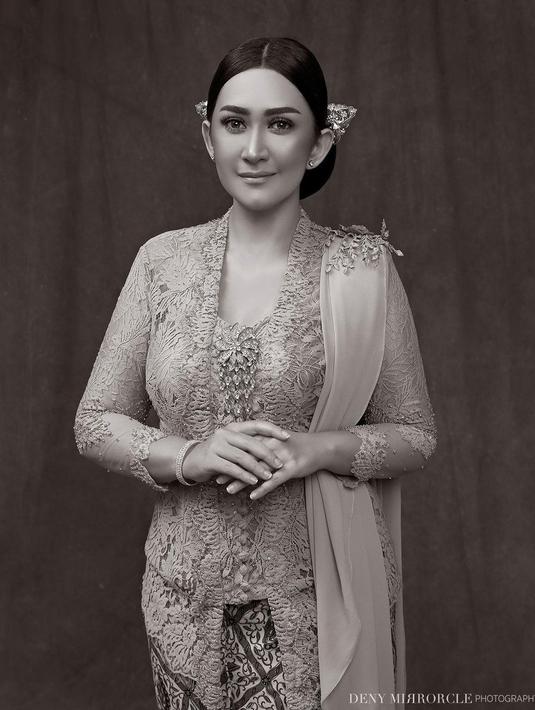 Nafa Urbach Pamer Body Goals, Tak Menyangka Sudah Berusia 42 Tahun - Page 1 - Foto Liputan6.com